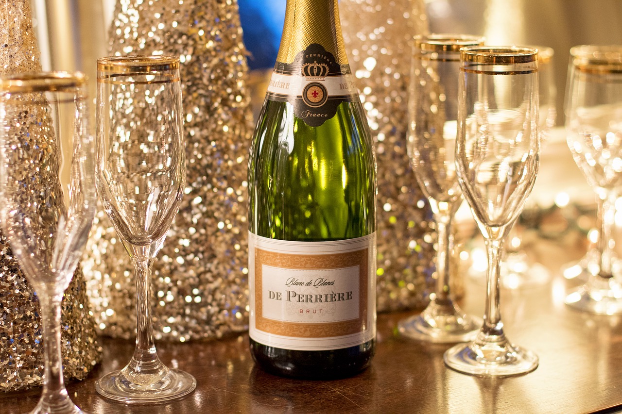 With these simple tips uncorking the champagne at midnight will be ...