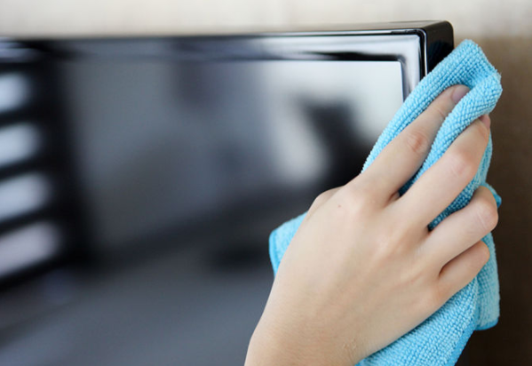 THIS weird little trick will make getting rid of dust on your screens ...